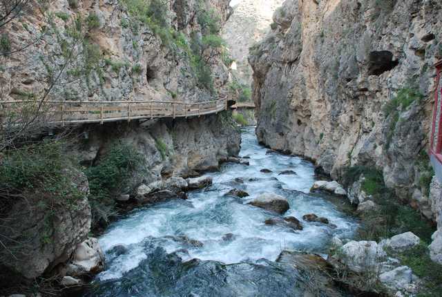 Pasarela del Rio Castril - Location d'écogîtes ruraux troglodytiques en ...